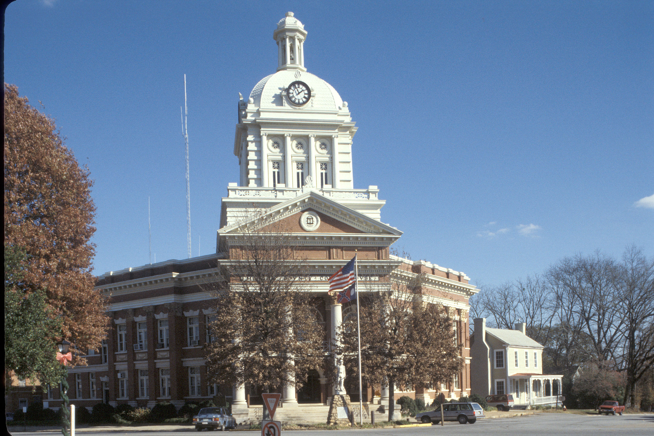 Morgan County Courthouse - New Georgia Encyclopedia
