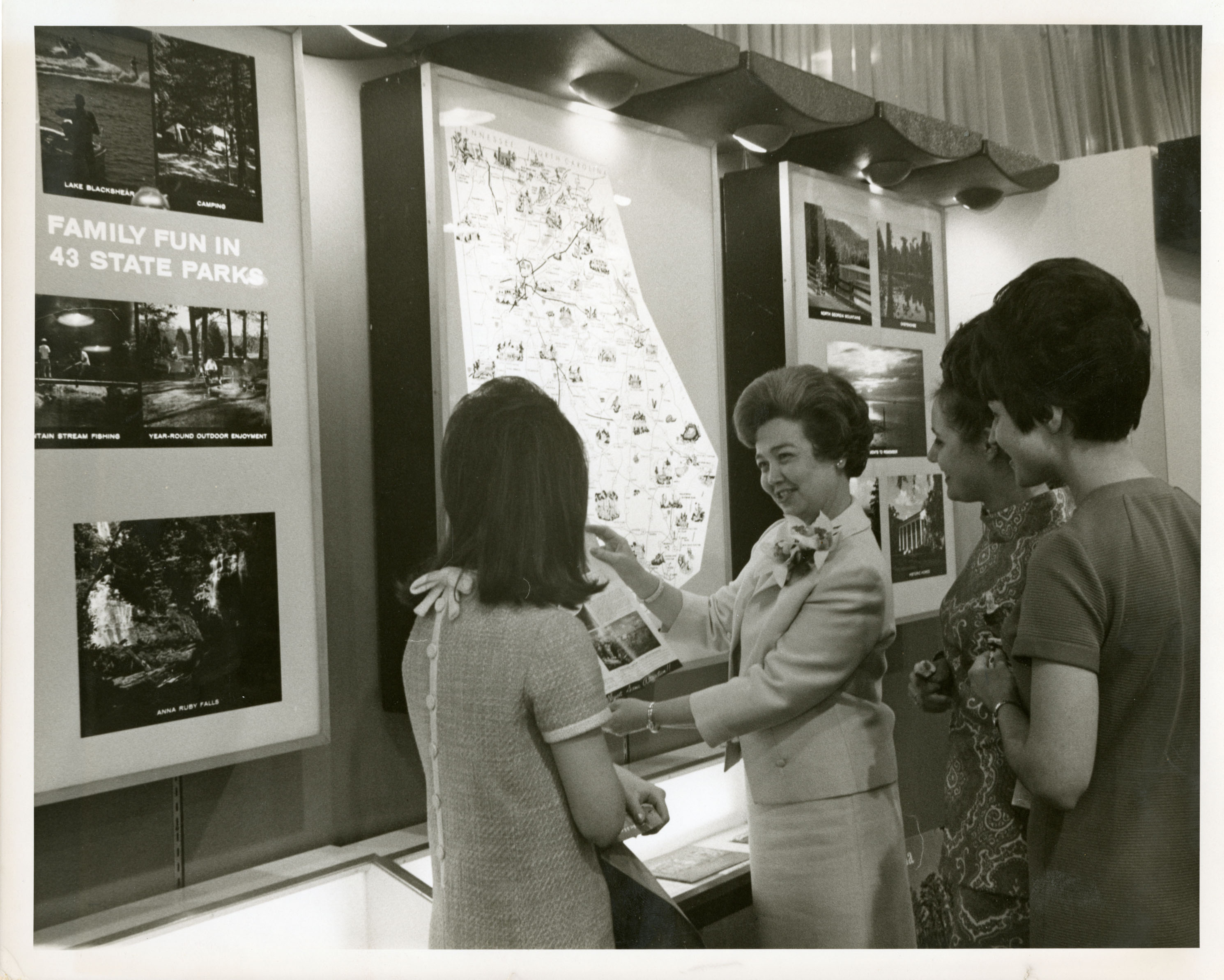 Welcome Center Hostess - New Georgia Encyclopedia